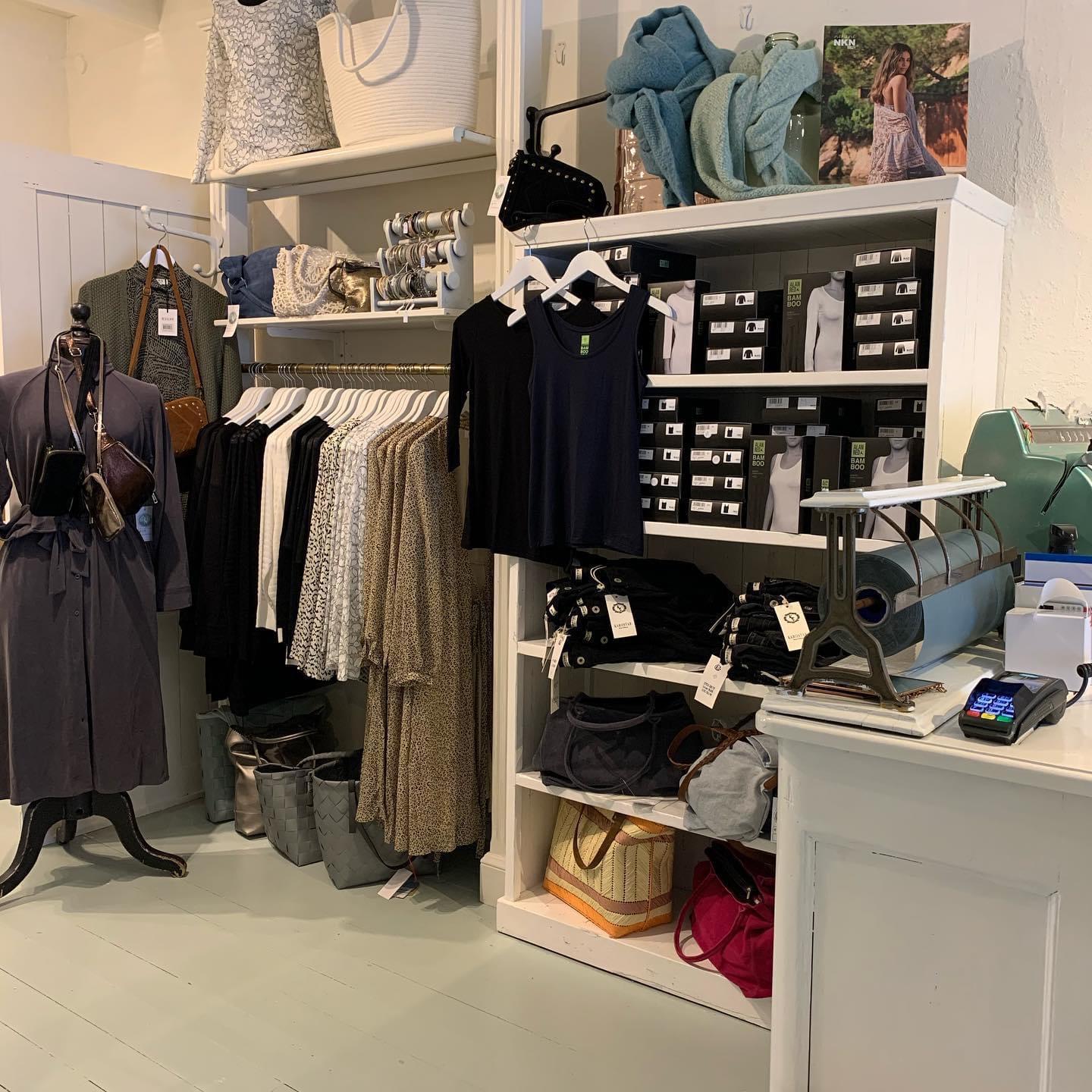 In de boetiek – Boetiek 44 Midsland Terschelling